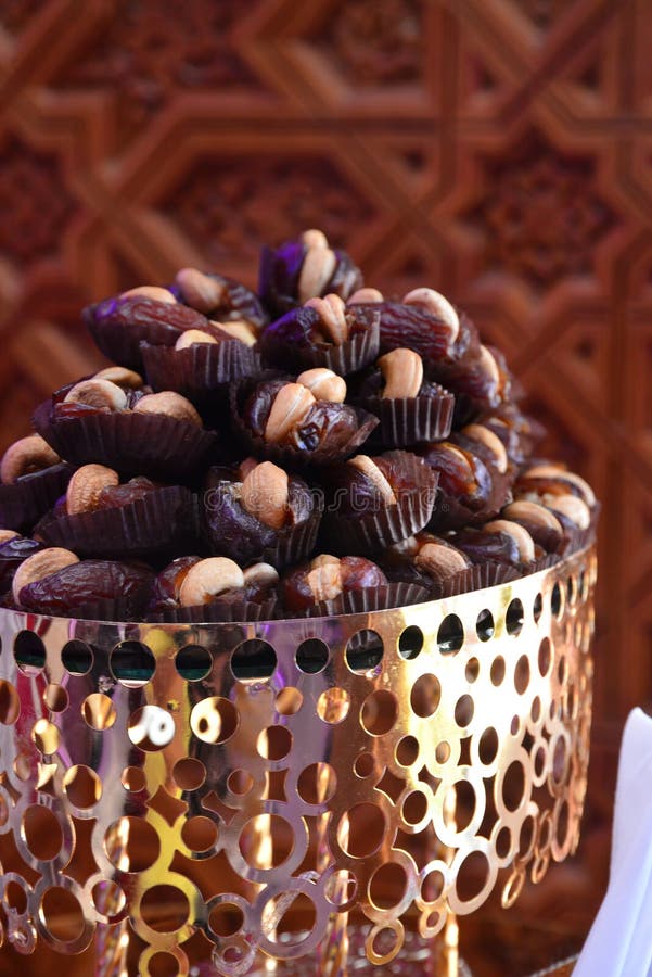 Traditional Moroccan Stuffed Dates with Dulce De Leche and Almonds ...
