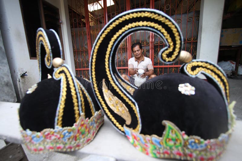 Traditional puppet dres editorial photo. Image of clothing - 35472426