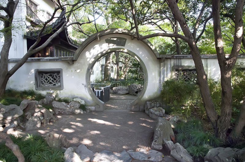 Traditional round gate stock image. Image of plant, idyllic - 37884869