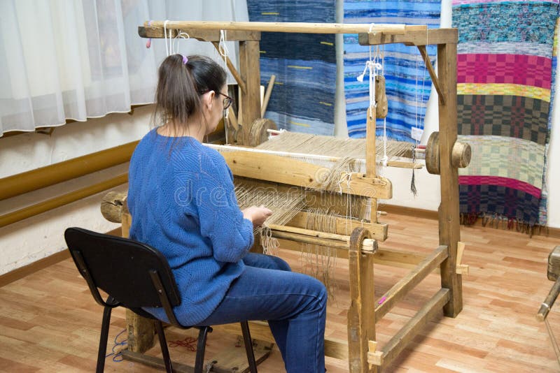 Traditional rustic loom editorial photography. Image of carpet - 135458717