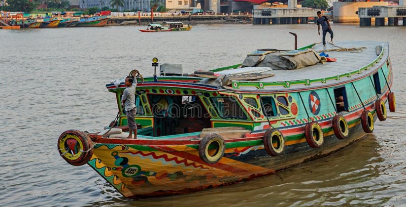 Traditional Ships Sailing in Halong Bay, Vietnam Stock Image - Image of ...