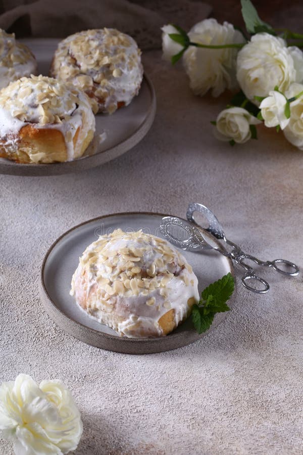 Cinnabon buns with icing stock photo. Image of cake - 183605016
