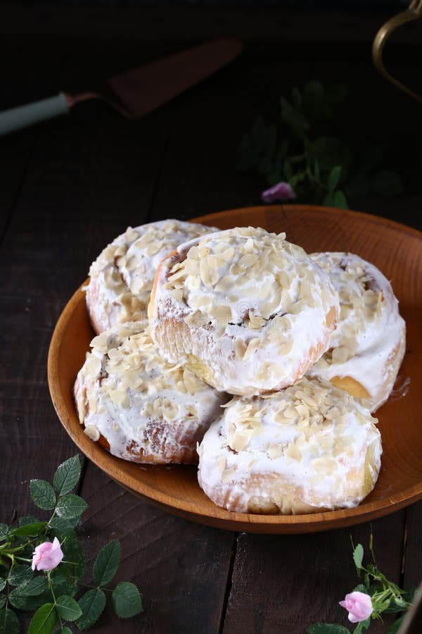 Cinnabon buns with icing stock image. Image of dough - 183605071