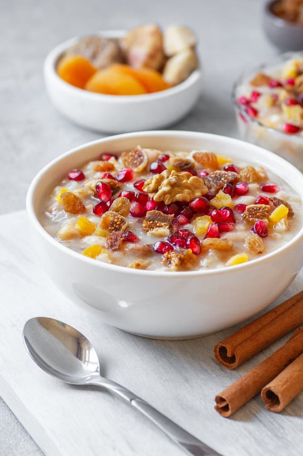 Traditional Turkish Delicious Mixed Dessert, Ashura Asure Foto de ...