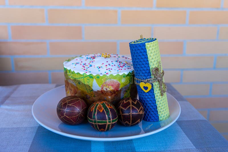 Traditional Ukrainian Easter Cake (paska) with Eggs (pysanky) Stock ...