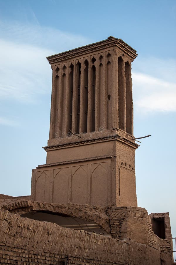 Traditional Wind Towers at Madinat Jumeirah in Dubai, U Stock Photo ...