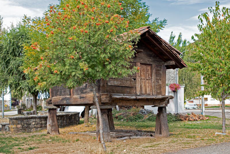 Traditional Wooden Granary Rural Setting Stock Photos - Free & Royalty ...