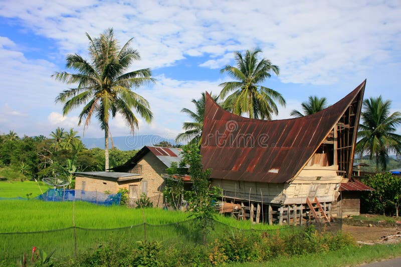 Traditioneel Batak-huis Op Samosir-eiland, Sumatra, Indonesië Stock ...