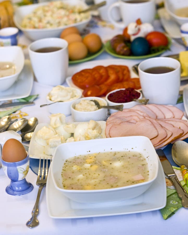 Traditionele Poolse Gespleten Erwtensoep Met Worstbacon En Aardappelen ...