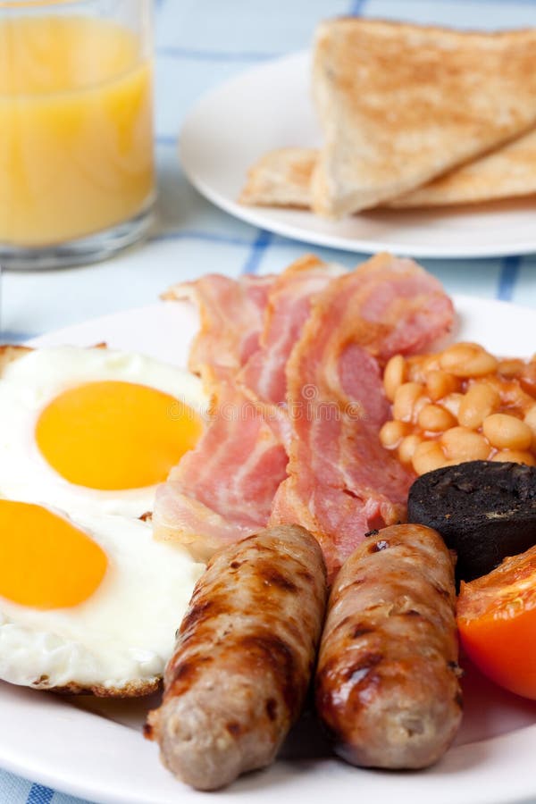 Traditioneel Engels Ontbijt Stock Foto - Image of brood, paddestoelen ...