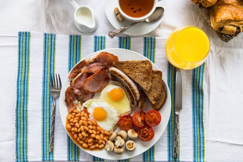 Traditioneel Volledig Engels Ontbijt Stock Afbeelding - Image of ...