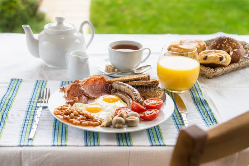Traditioneel Volledig Engels Ontbijt Stock Foto - Image of brood ...