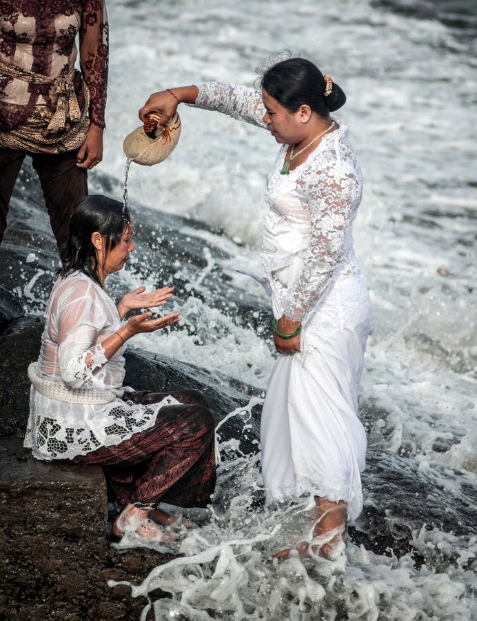 Traditionele Ceremonie in Bali Geroepen Melukat. Redactionele Stock ...