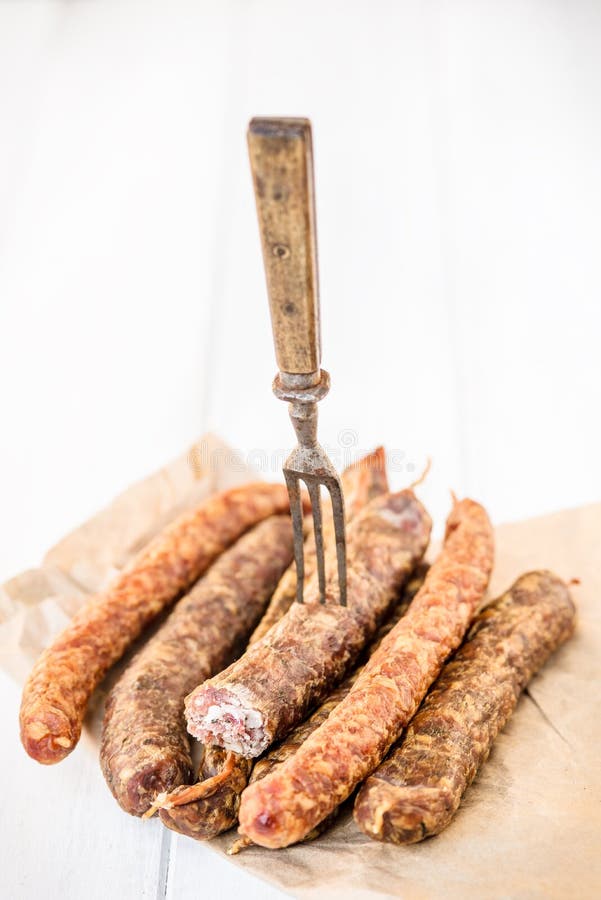 Traditionele Duitse Worsten Stock Foto - Image of vers, koude: 33412298
