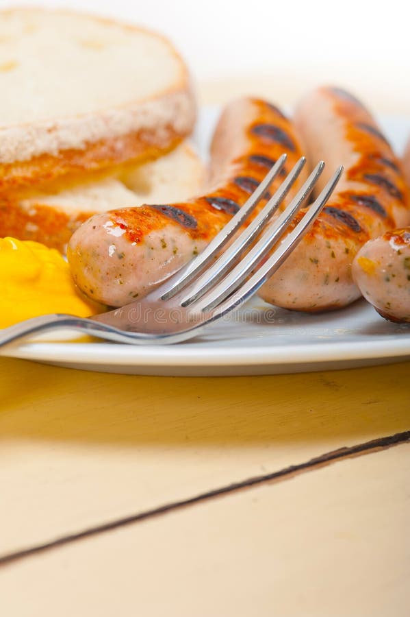 Traditionele Duitse Worstjes Stock Foto - Image of rundvlees, diner ...