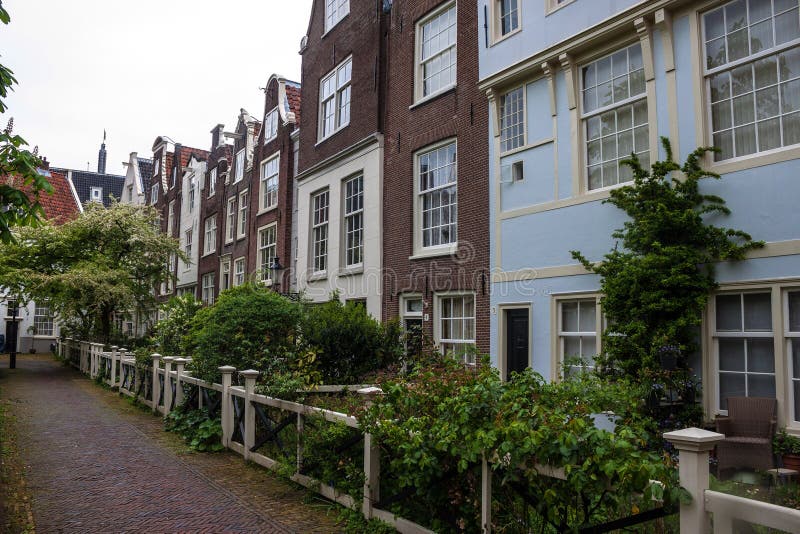 Traditionele Huizen in Amsterdam Stock Foto - Image of helder, huis ...