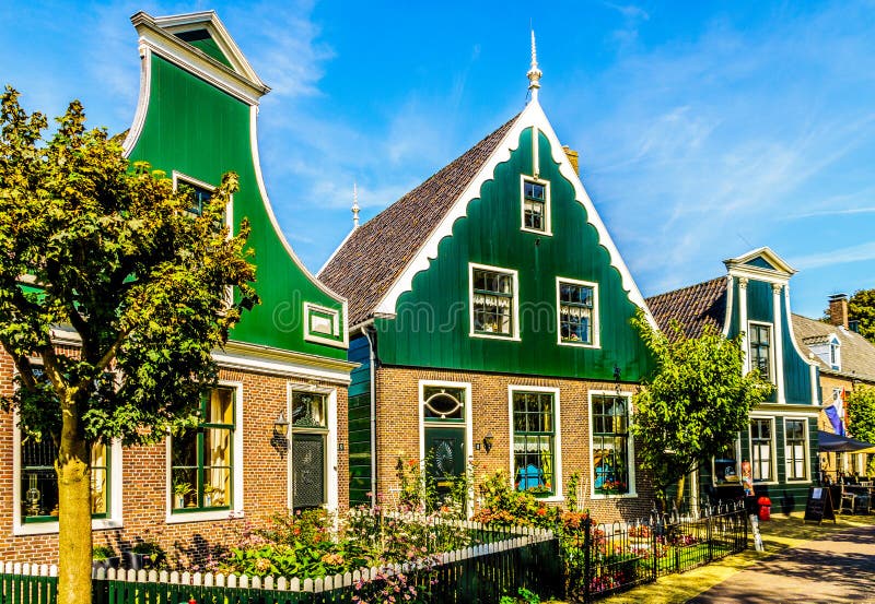 Traditionele Huizen in Het Historische Dorp Van Zaanse Schans Stock ...
