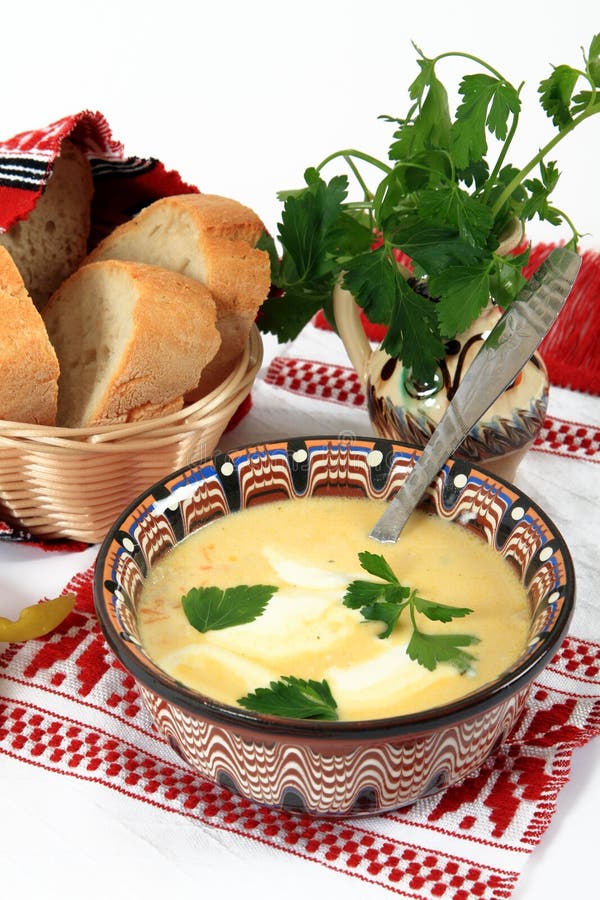 Traditionele Cuisine, Gehakte Aardappelen Met Jus, Vlees En Dille ...