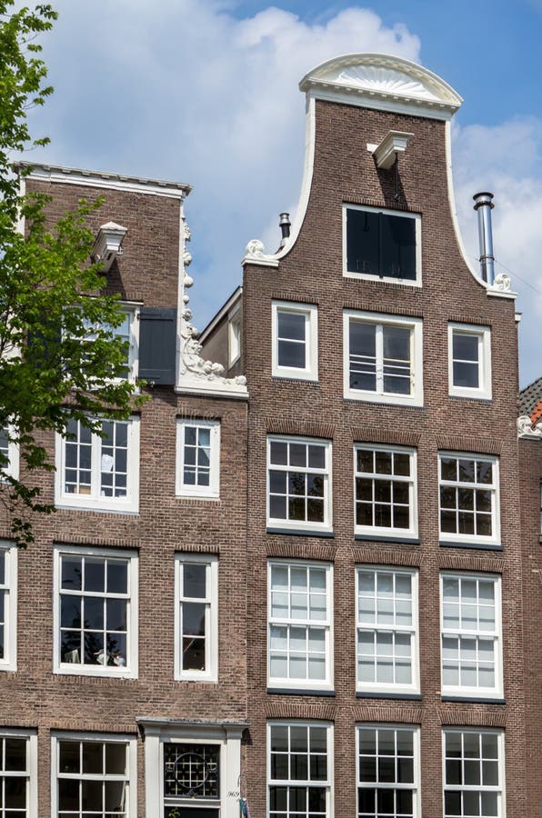 Traditionele Oude Gebouwen in Amsterdam Stock Afbeelding - Image of ...