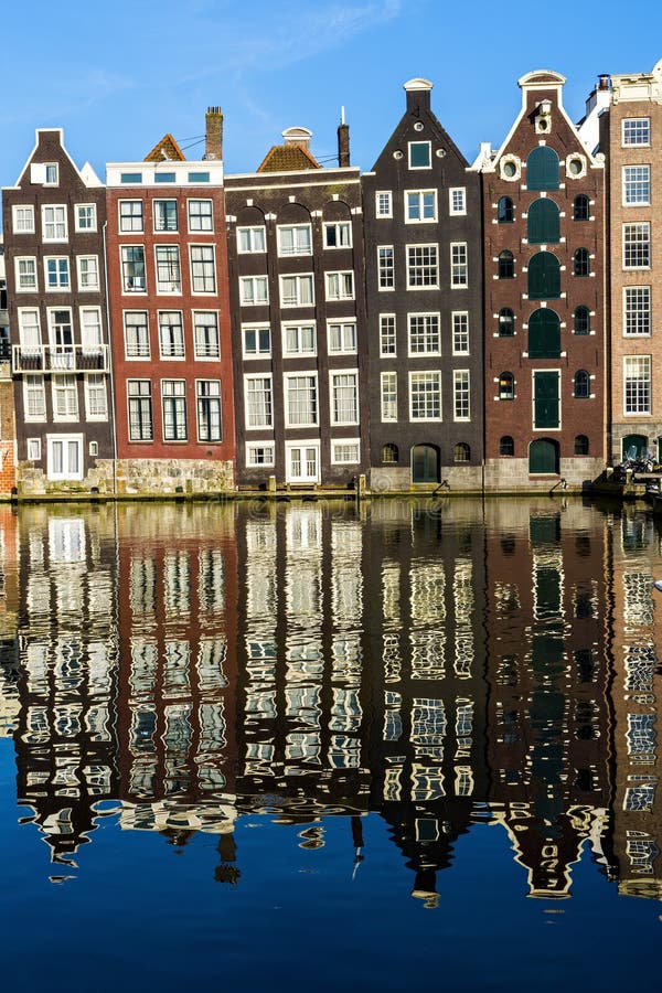 Traditionele Oude Gebouwen in Amsterdam, Nederland Stock Foto - Image ...