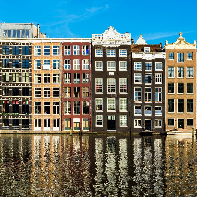 Traditionele Oude Gebouwen in Amsterdam, Nederland Stock Foto - Image ...