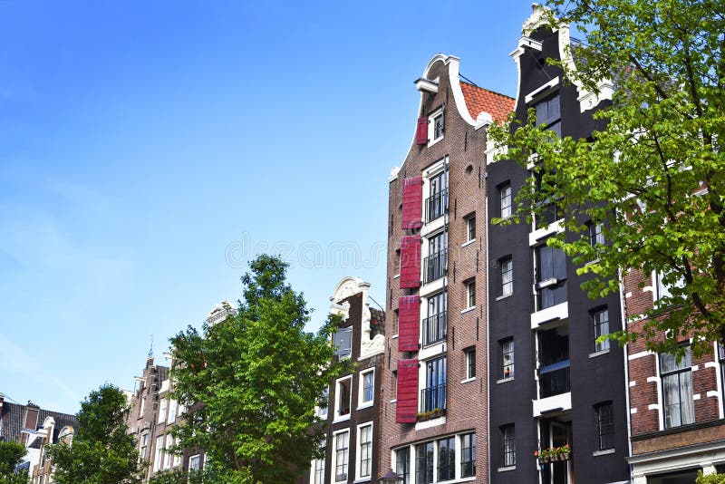 Rijtjeshuizen in Amsterdam stock foto. Afbeelding bestaande uit holland ...