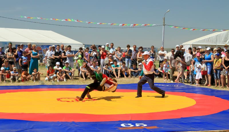 Traditionele Tatar Riem Die Koresh Worstelen Redactionele Fotografie ...