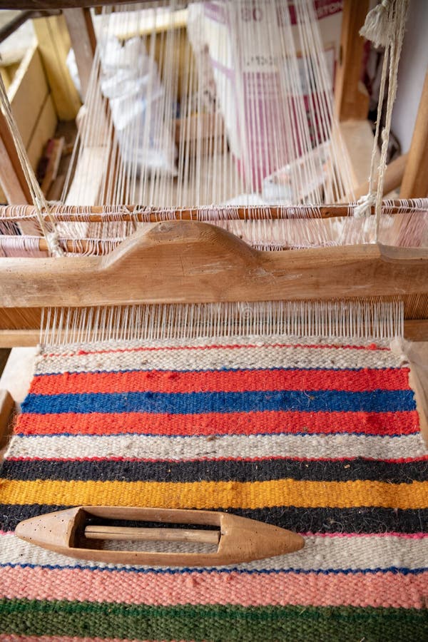 Traditionele Wevende Machine Stock Afbeelding - Image of vrouw, weefsel ...