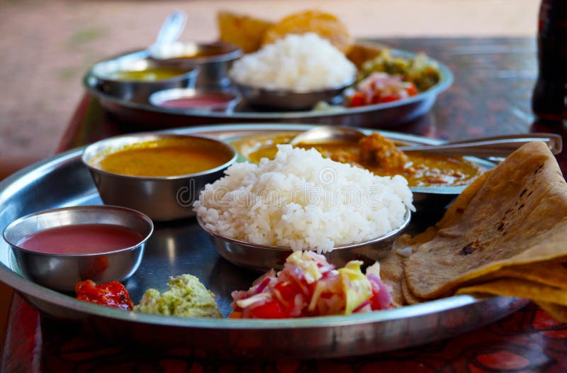 Traditionell Indisk Mat - Thali Arkivfoto - Bild av kryddor, platta ...
