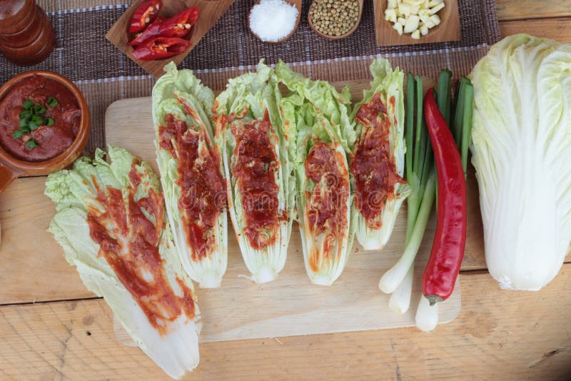 Traditionella Kimchi Av Koreansk Mat Arkivfoto - Bild av peppar, lökar ...