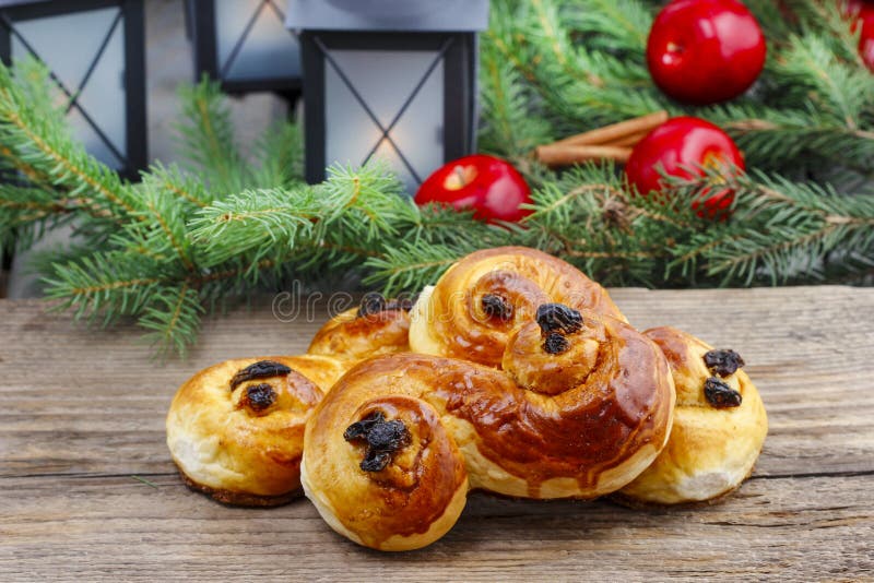 Traditionella Svenska Bullar I Julmiljö Arkivfoto - Bild av lucia ...