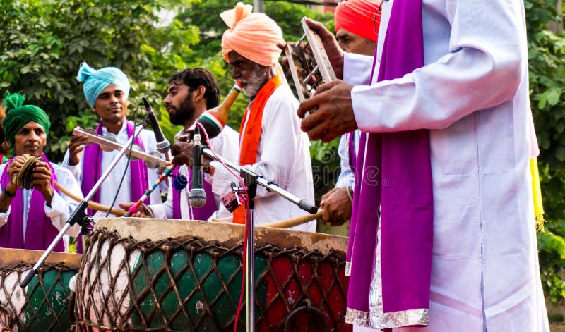 Indische Musiker Mit Sringas Und Trommeln Redaktionelles ...