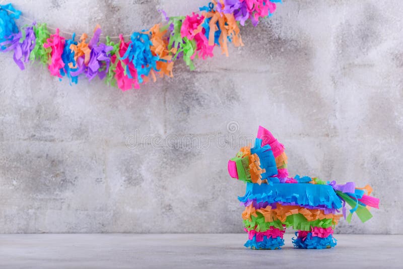 Traditionelle Mexicanische Pinata in Form Eines Esels Stockfoto - Bild ...