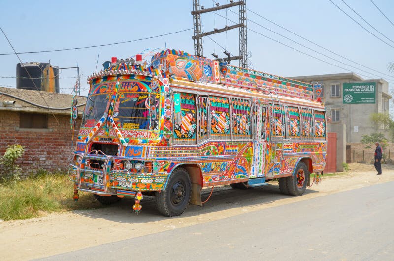 Traditioneller Pakistanischer Bus Redaktionelles Foto - Bild von ...