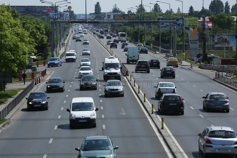 Traffic in Bucharest editorial photography. Image of cars - 73211152