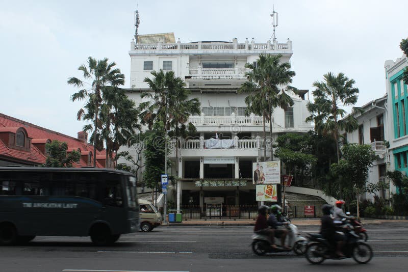 Traffic Conditions in Front of Office Buildings in the Afternoon ...