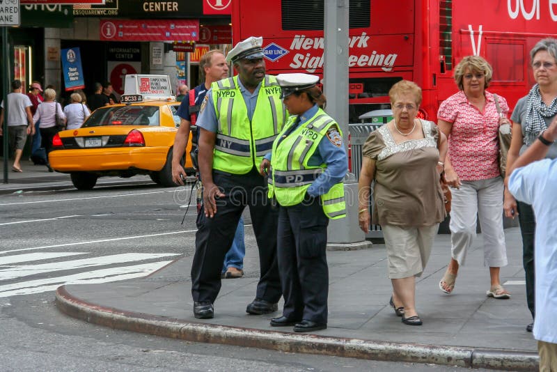 Traffic Enforcement Agent in World Famous Lombard Street Editorial ...