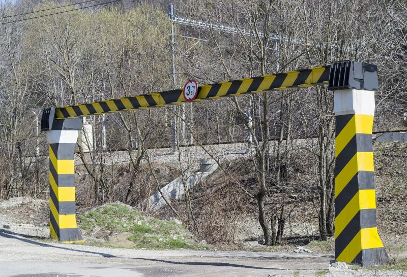Height Restriction On A Road Stock Photo - Image of sign, danger: 28924986
