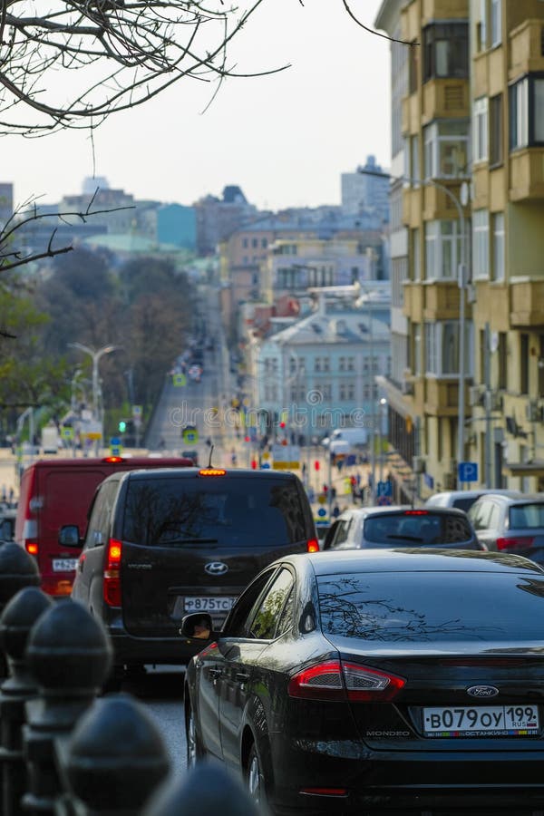 Traffic jam in Moscow editorial stock image. Image of lane - 146316259