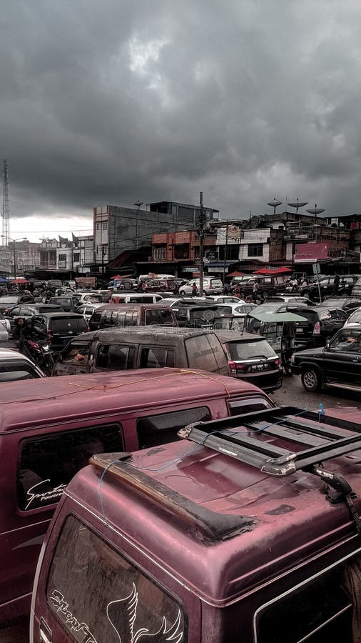 Traffic Jammed in a Cloudy Day in the Middle of the City Editorial ...