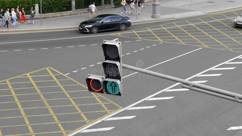 Traffic Light Adjusting Traffic at the Crossroads of Moscow Editorial ...