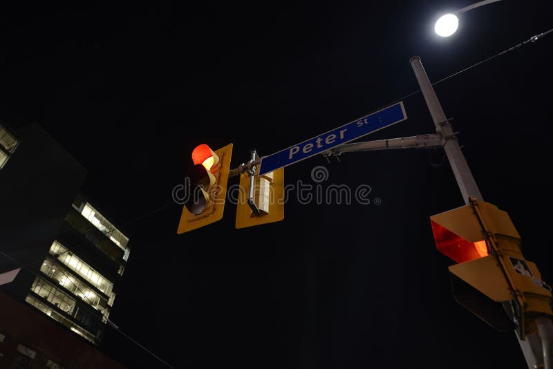 Traffic Light at Night in the City Stock Image - Image of intersection ...