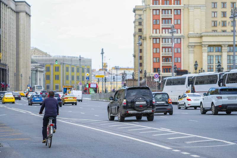 Traffic in Moscow editorial stock photo. Image of residential - 149833483