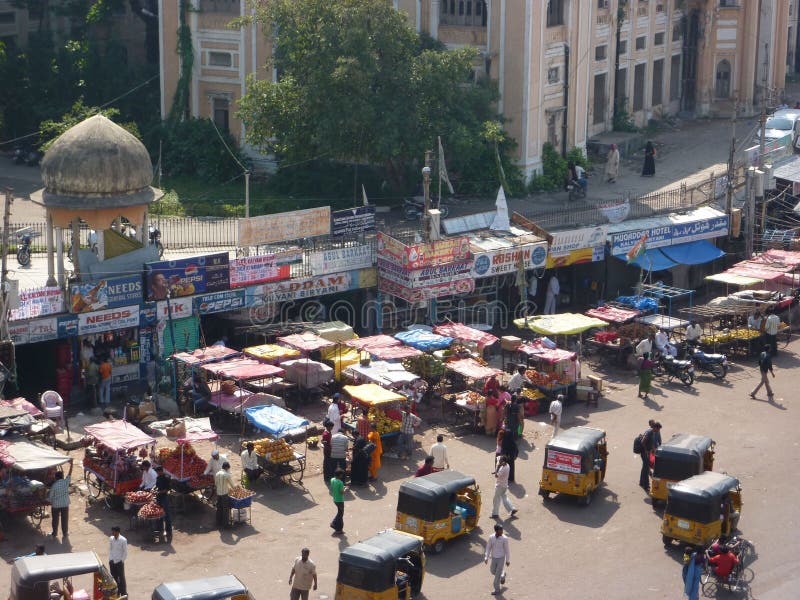 Traffic Surrounds the Charminar Editorial Stock Image - Image of ...