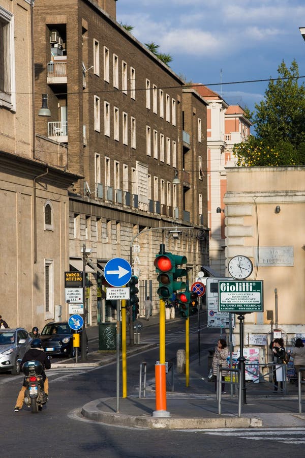 Traffichi Sulla Via Via De Ripetta a Roma, Italia Fotografia Editoriale ...