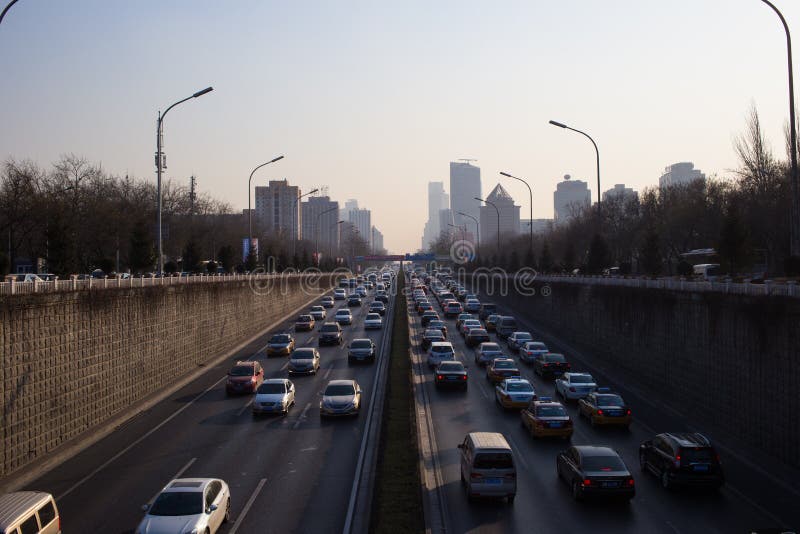 Trafique Em Uma Estrada Do Pequim, China Imagem de Stock Editorial ...