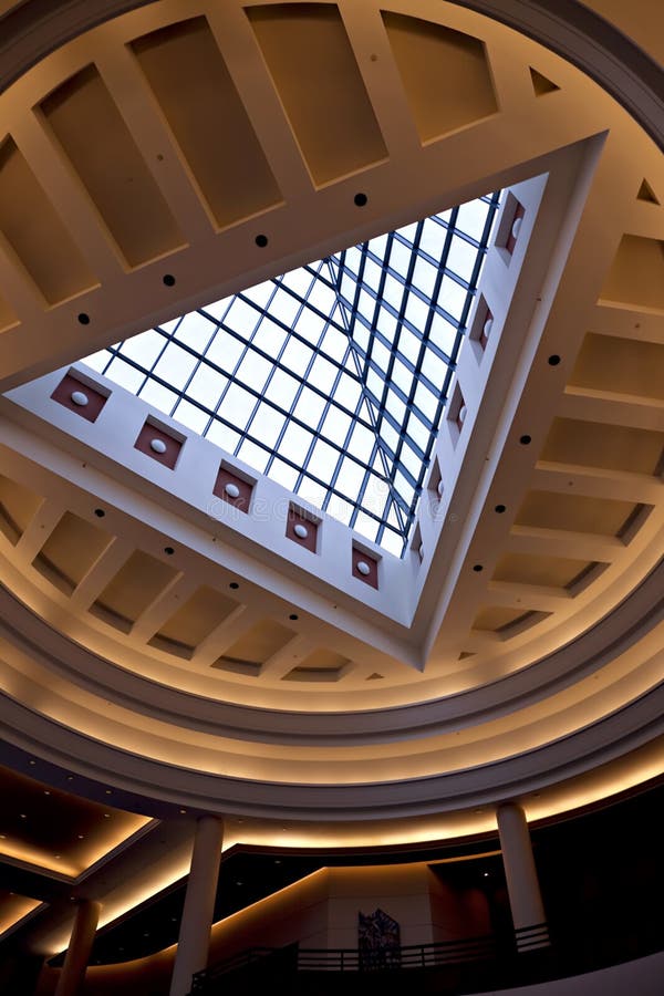 370 Tragaluz Alto Fotos - Libres de Derechos y Gratuitas de Dreamstime