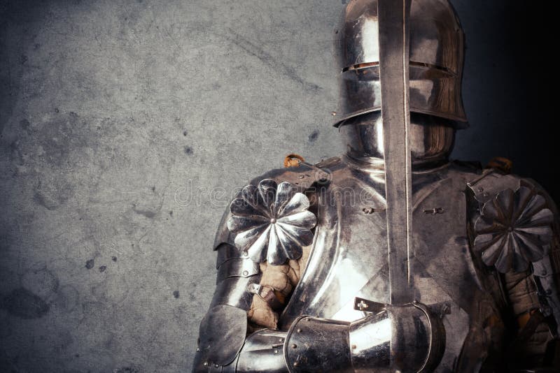 Tragende Rüstung Des Ritters Stockfoto - Bild von schmutz, platte: 44040010