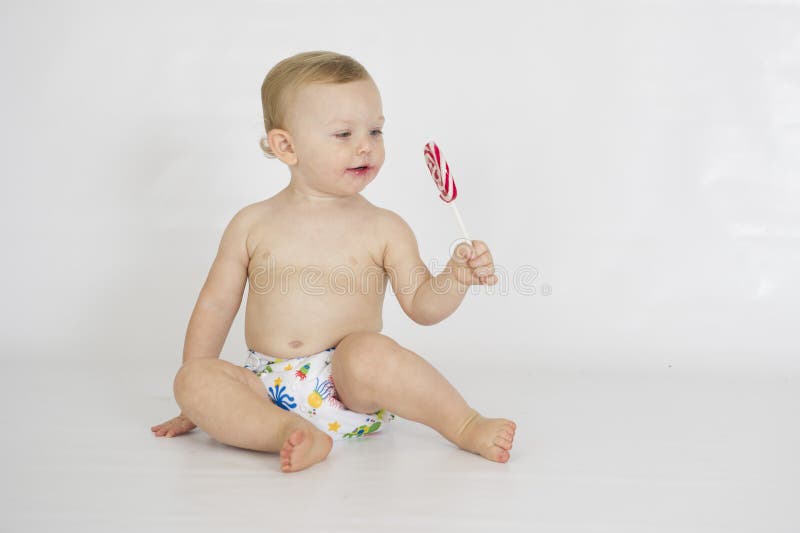 Tragende Wiederverwendbare Windel Des Stoffes Des Babys Stockbild ...