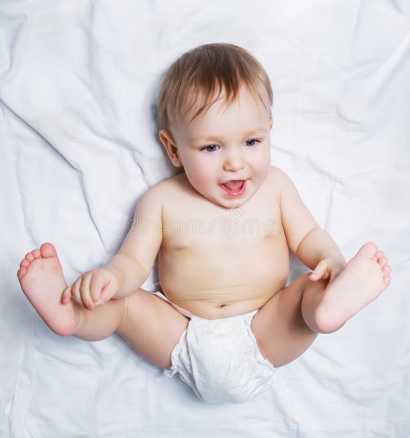 Baby mit Windeln stockbild. Bild von mann, menschlich - 90319195